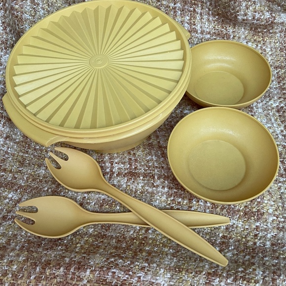 Tupperware | Kitchen | Vintage Tupperware Servalier Salad Bowl Lid ...